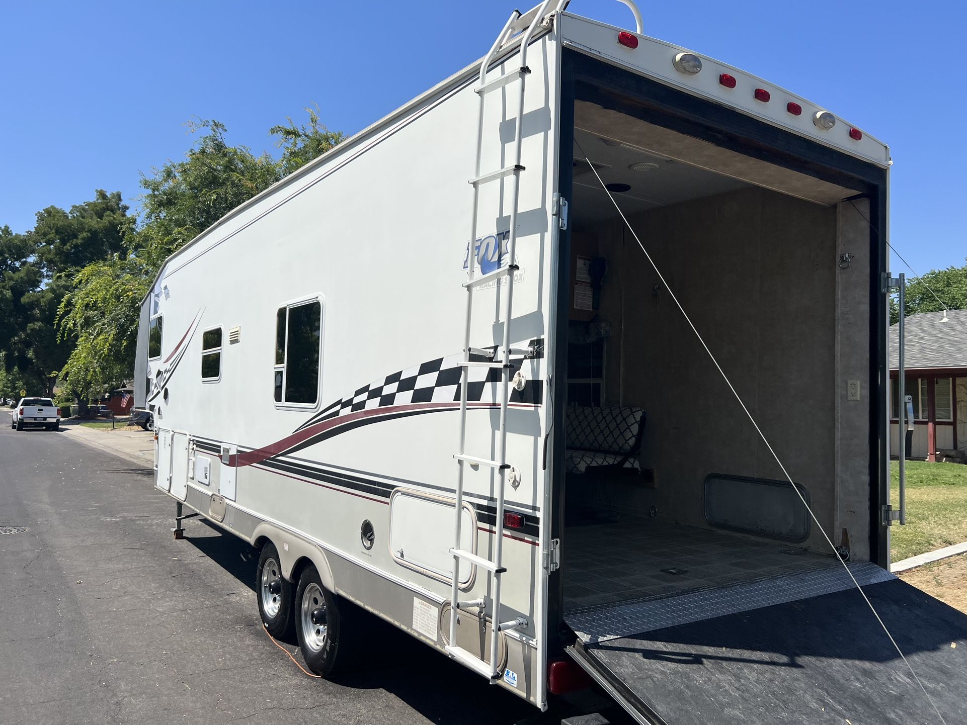 2004 Dutchman Victory Lane 5th Wheel Toy Hauler for Sale in Modesto, CA ...