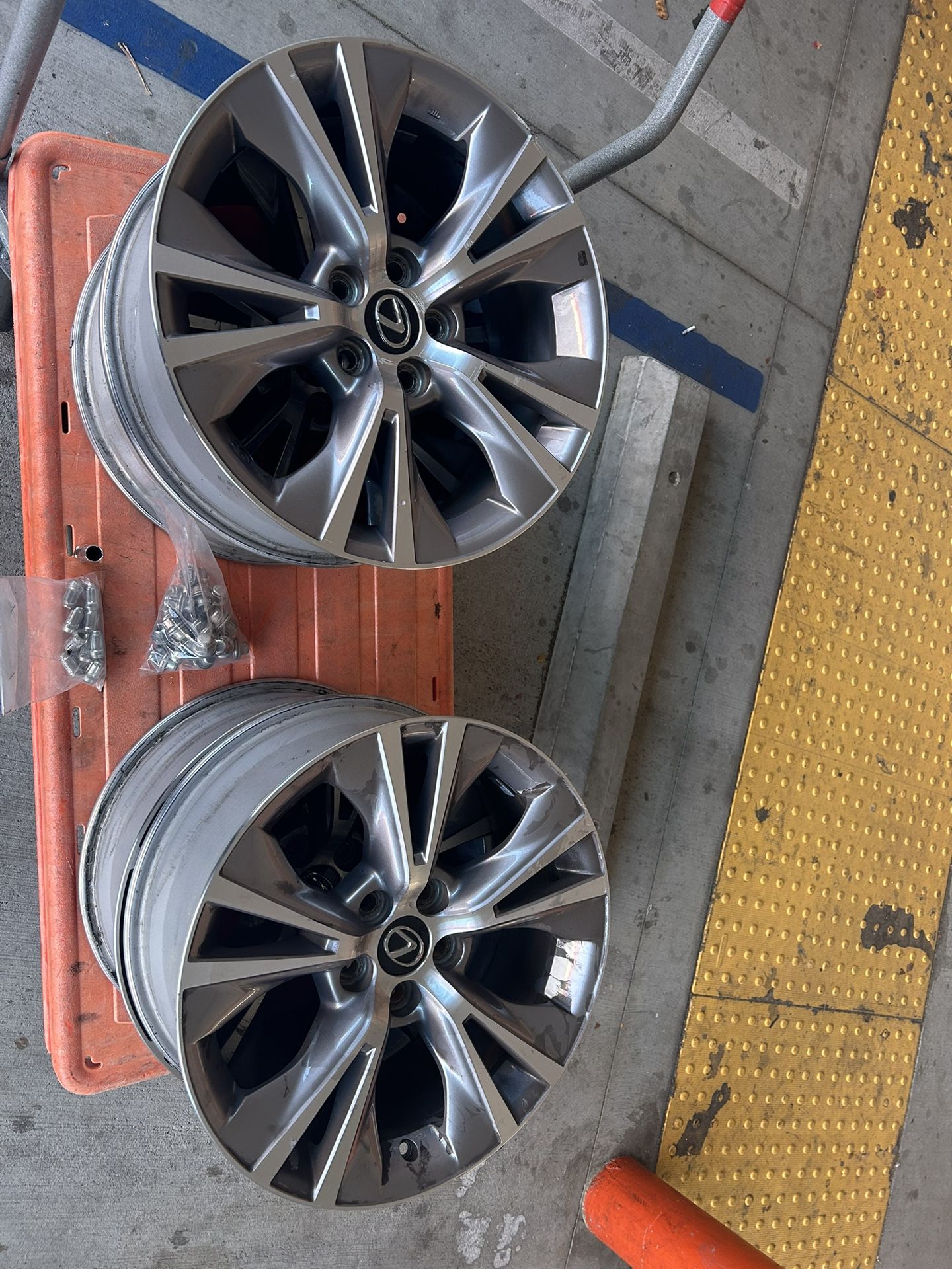 Toyota Highlander Stock Wheels 18s for Sale in Los Angeles, CA - OfferUp
