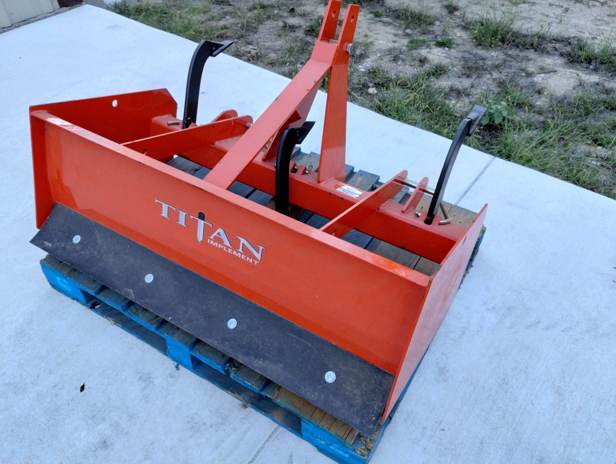 NEW Titan Implement 4FT Box Blade W/ Rippers for Sale in San Antonio ...