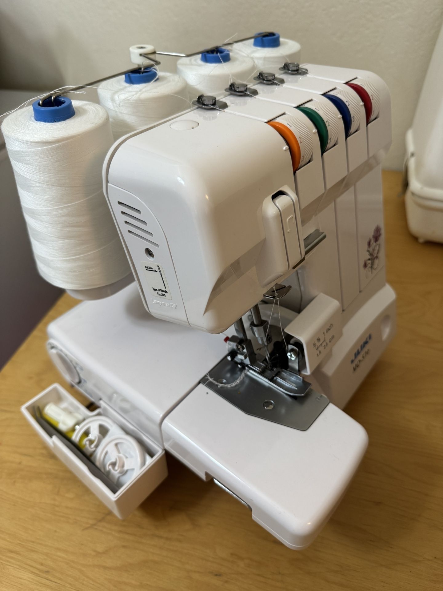 Thread Overlock Serger Machine for Sale in Kirkland, WA - OfferUp