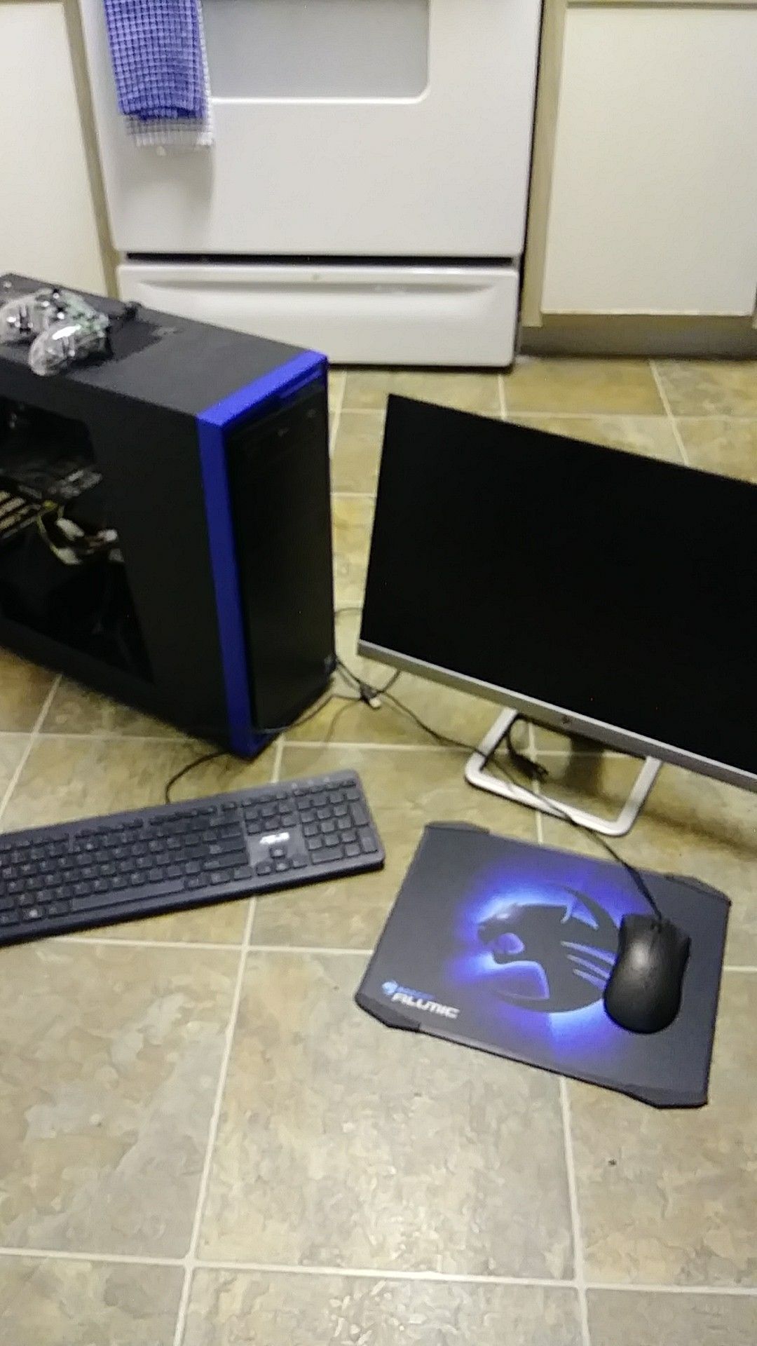 Complete gaming workstation. Asrock mobo, i5 4660 3.4ghz quad core ...