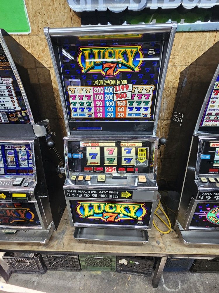 IGT SLOT MACHINE (LUCKY 7s) for Sale in Lakewood, CA - OfferUp