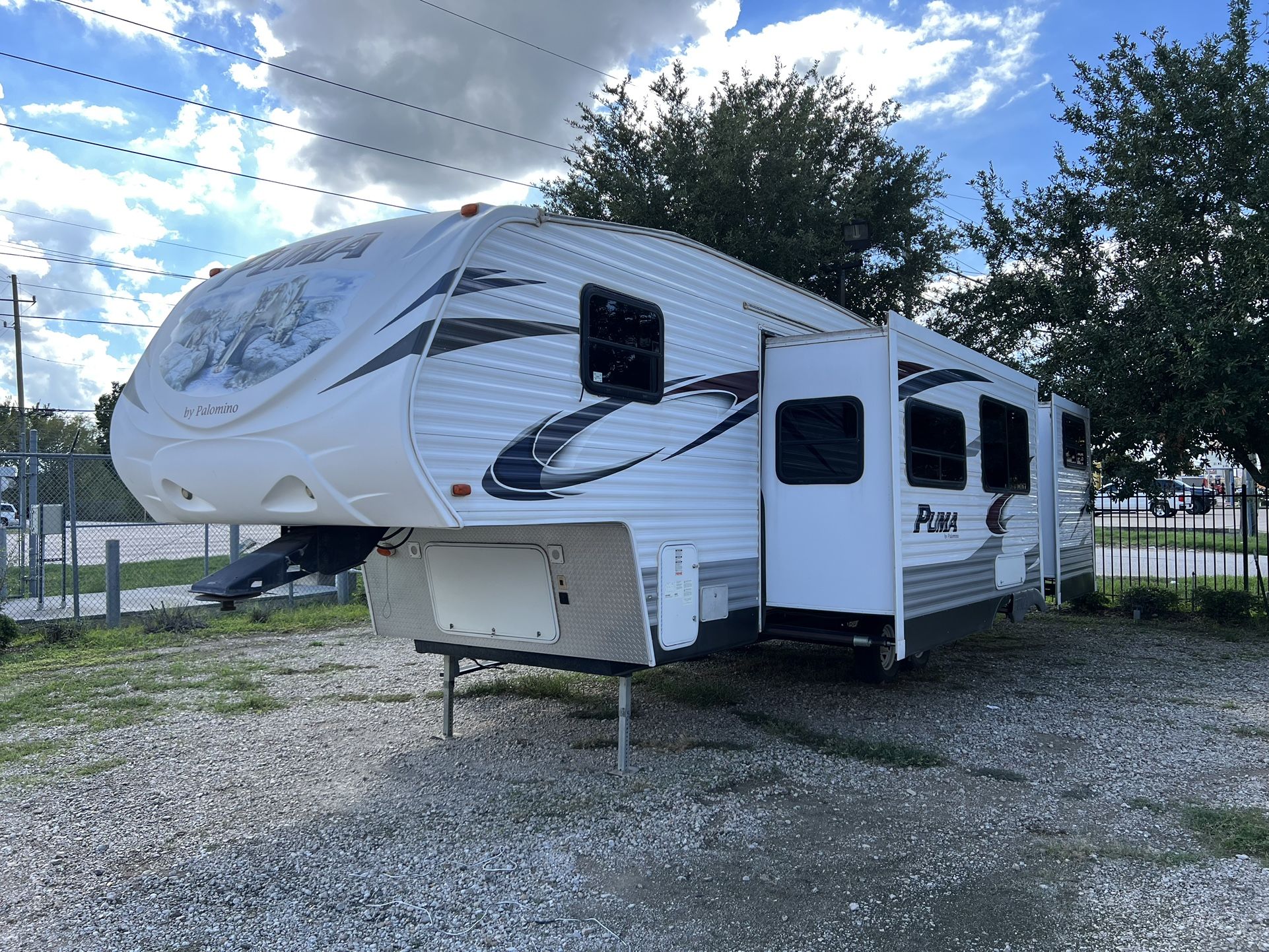 2013 rv 29FT puma BunkHouse 2 Slide Outs for Sale in Houston, TX - OfferUp