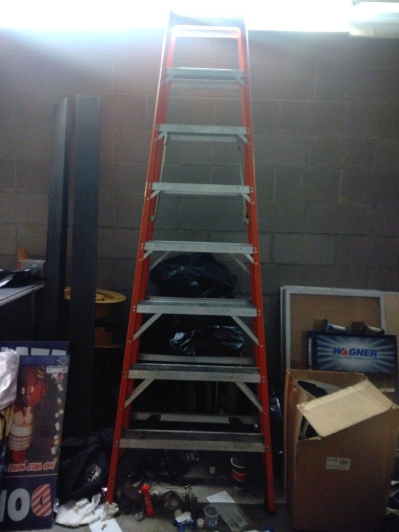 Werner 10 Ft Fiberglass A Frame Ladder for Sale in Las Vegas, NV - OfferUp