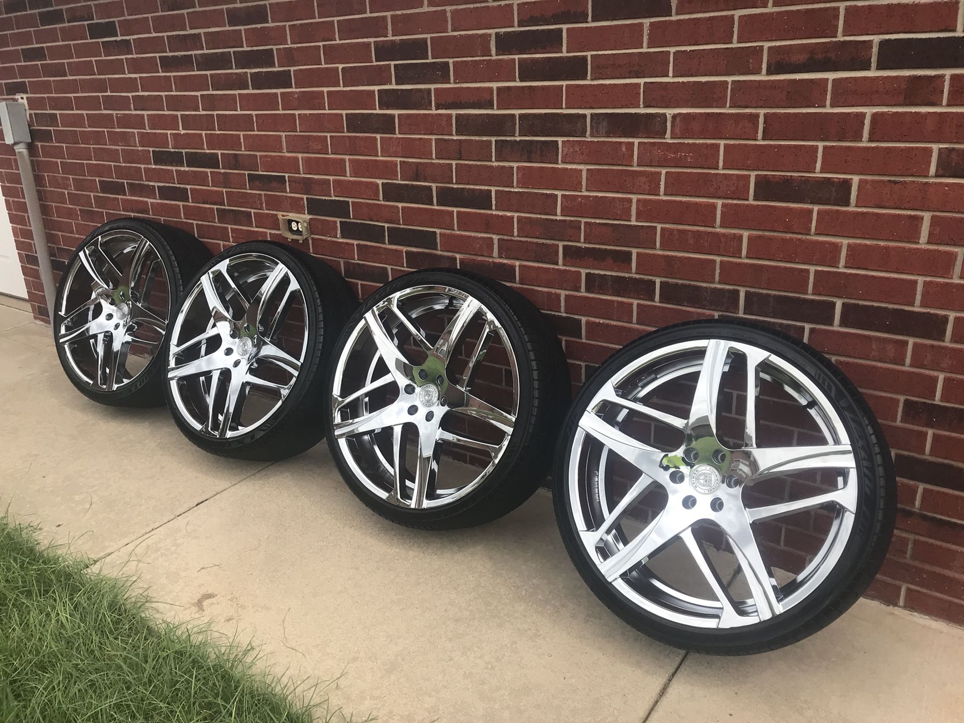 Lexani Bavaria 26” Wheels/Tires for Sale in Altus, OK - OfferUp