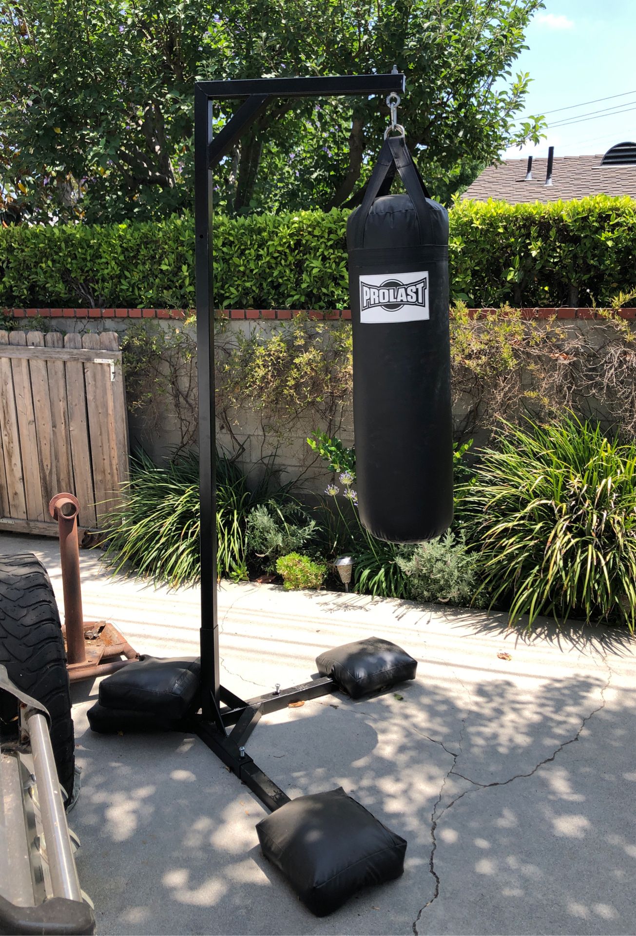 80lb Heavy bag / 7.5” stand / 4 weighted sand bags for Sale in Los ...