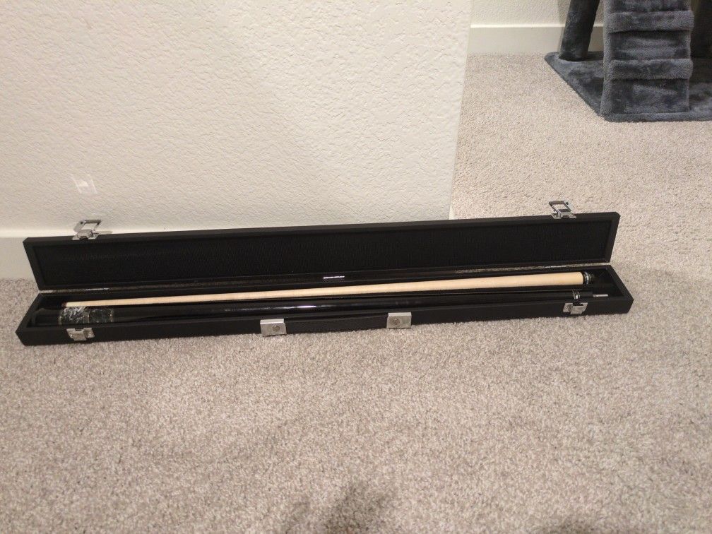 Vikore Viking Pool Stick With Case for Sale in Wattenburg, CO - OfferUp