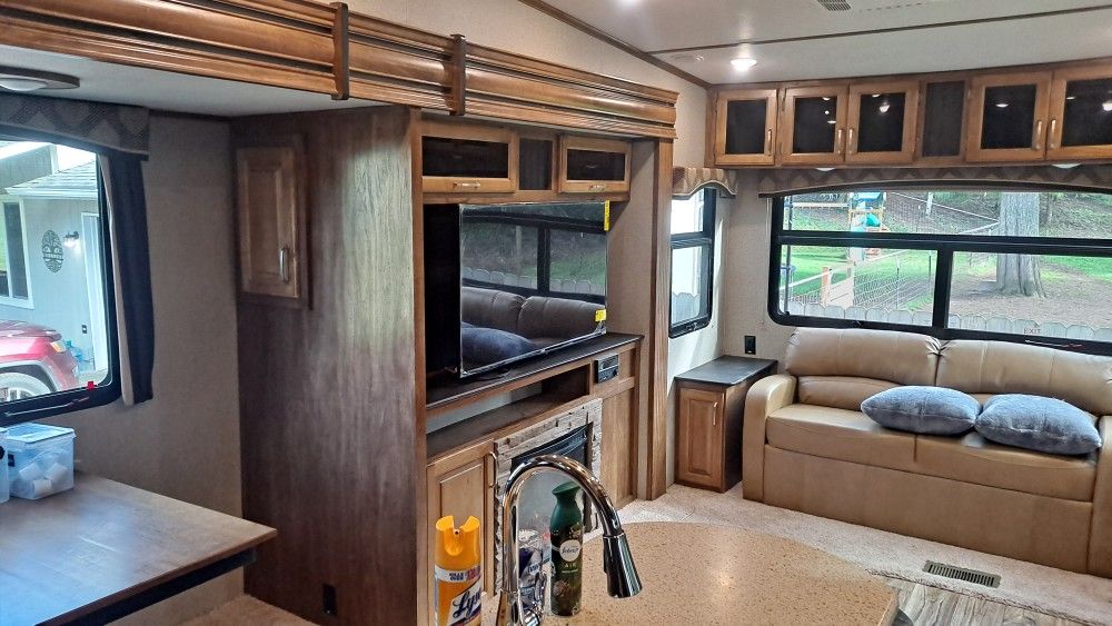 2017 Keystone Laredo 325RL for Sale in Puyallup, WA - OfferUp