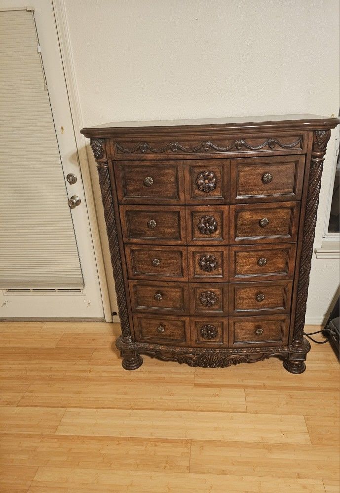 North Shore Bedroom Set (7 Piece, Ashley Furniture) for Sale in ...