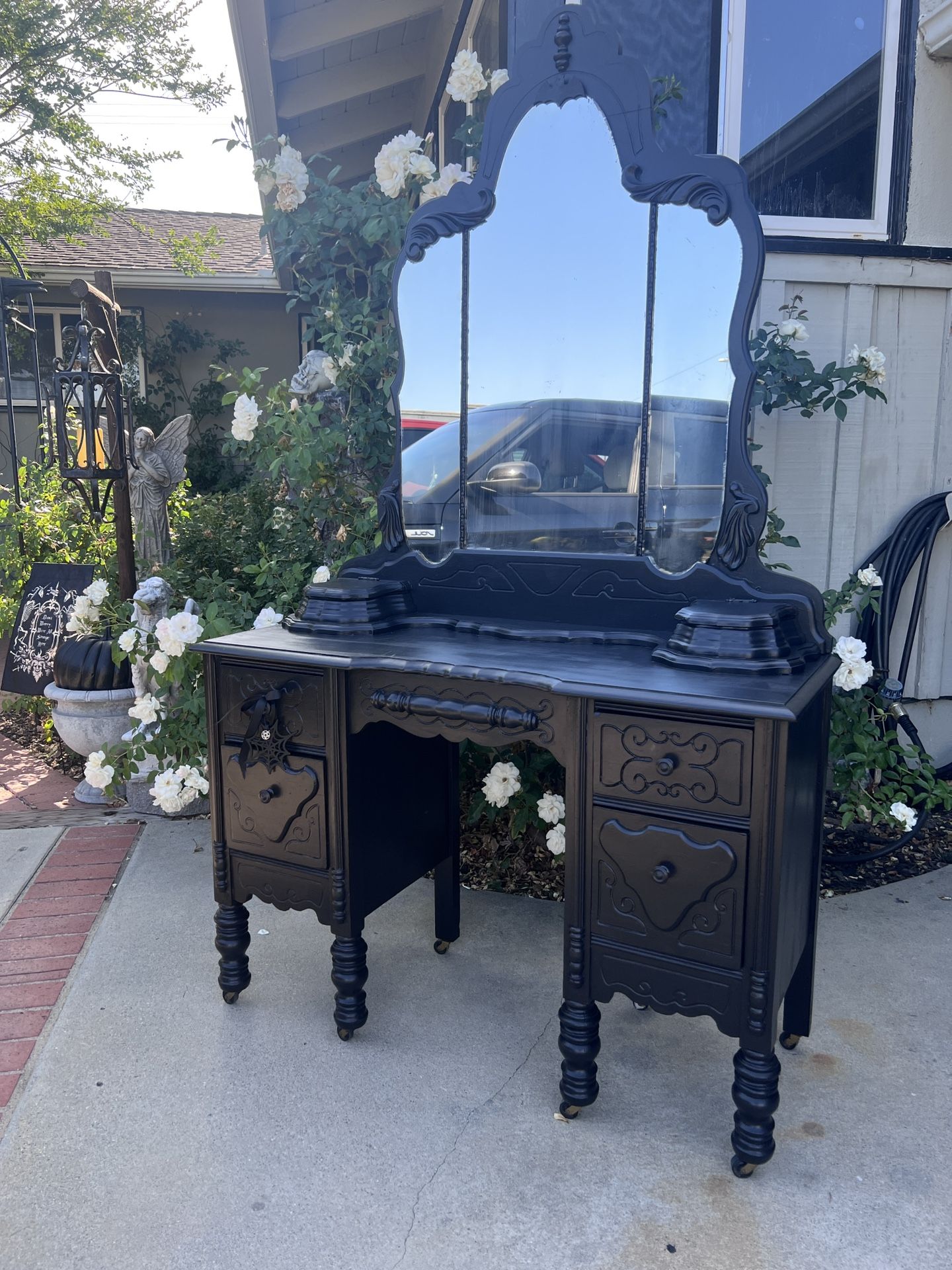 Black Vintage Gothic Vanity for Sale in La Habra Heights, CA - OfferUp