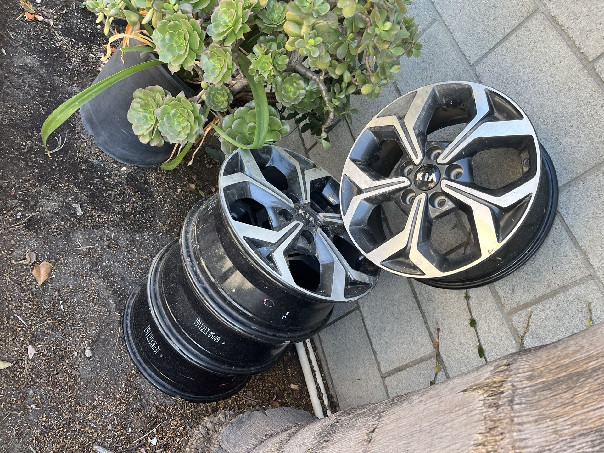 16 In Kia Original Aluminum Rims. for Sale in Carson, CA - OfferUp