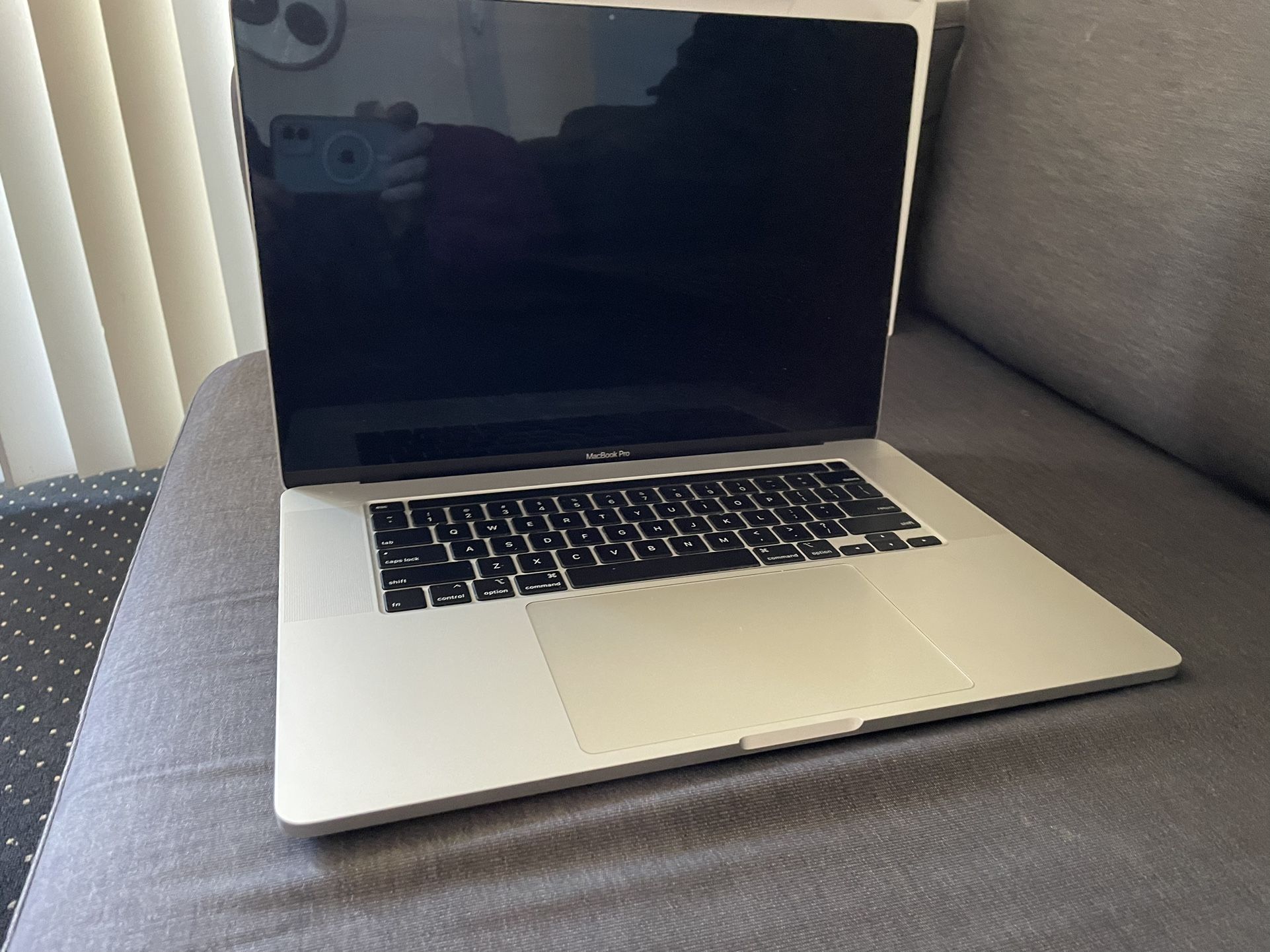 MacBook Pro 16” Inch Laptop Late 2019 16 GB/512 SSD W/Touch Bar -6 Core ...