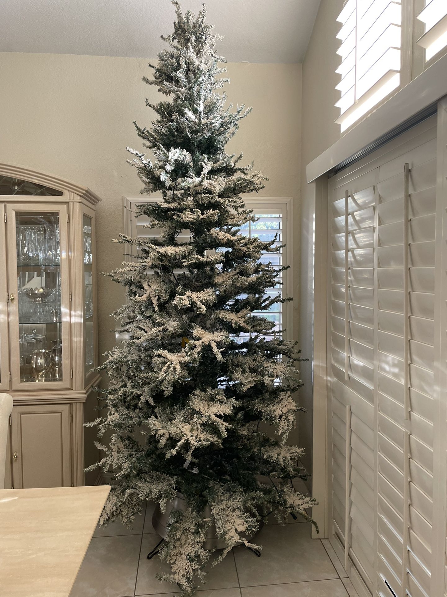 9 Ft Tall Christmas Tree for Sale in Moreno Valley, CA - OfferUp