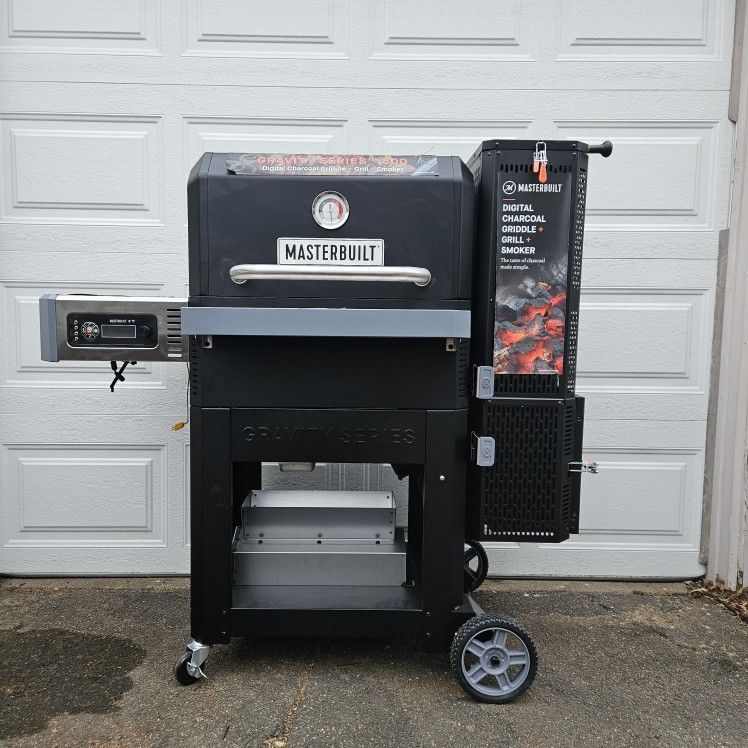 Masterbuilt Gravity Series 800 Grill Smoker for Sale in Paterson, NJ ...