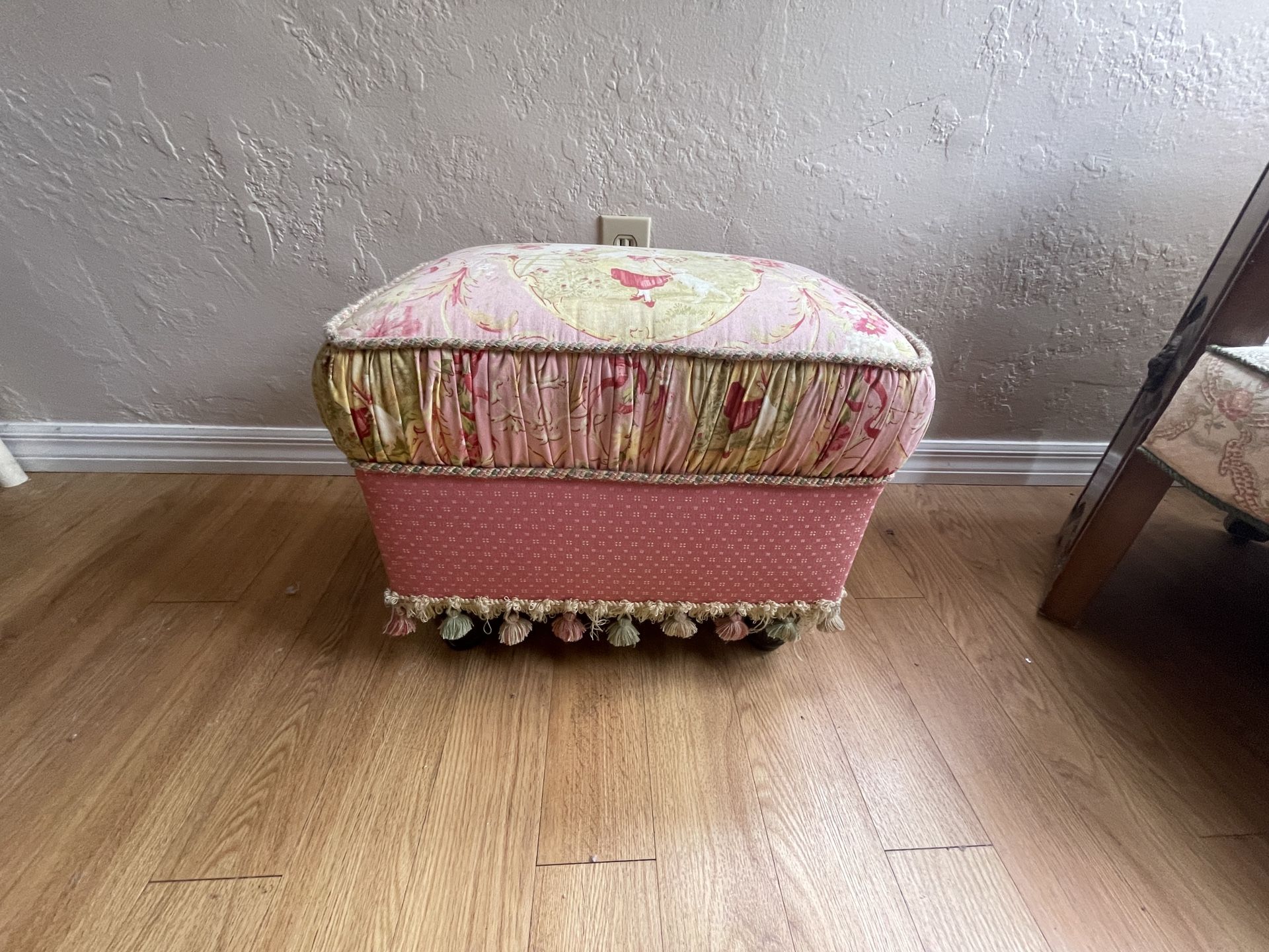 Pink Pattern Ottoman for Sale in San Diego, CA - OfferUp