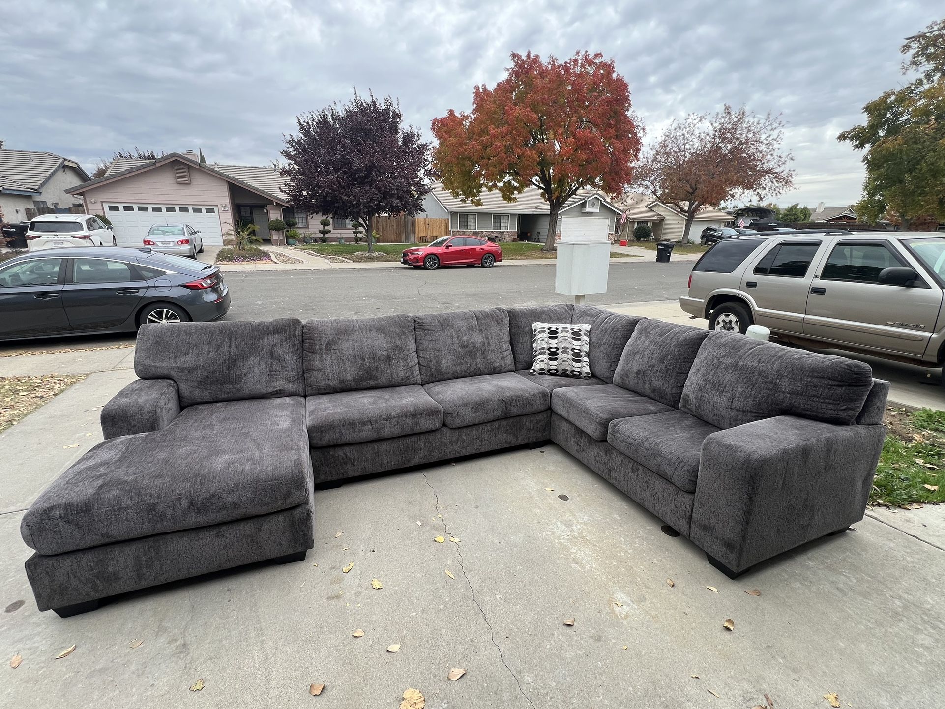 Sectional Couch for Sale in Modesto, CA - OfferUp