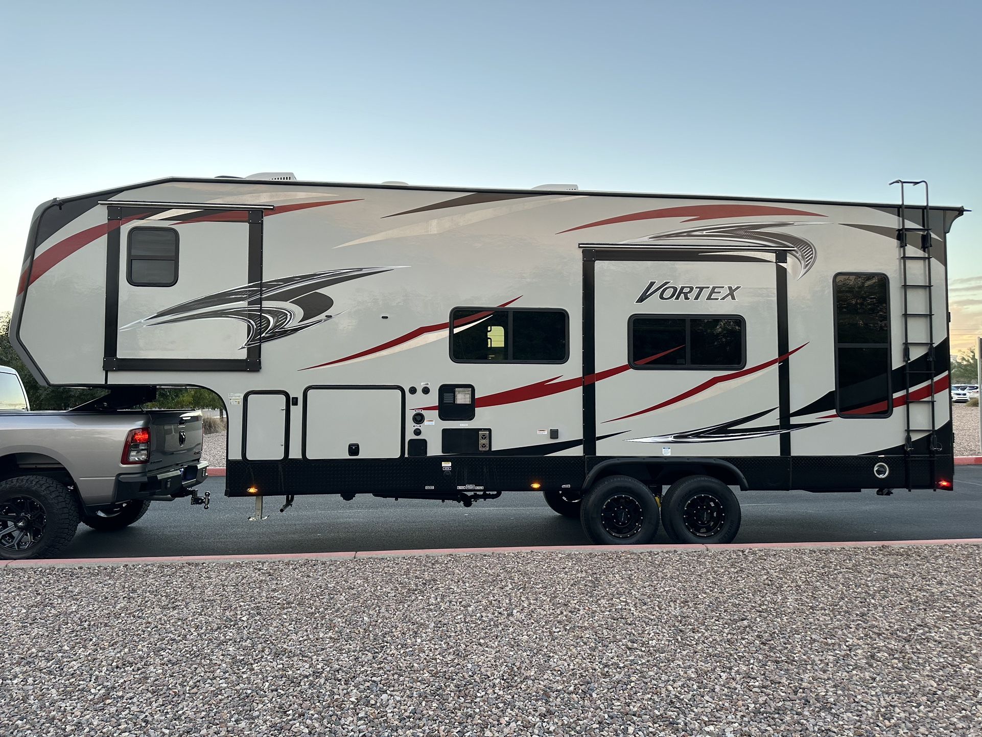 2020 Genesis Supreme Vortex 5th wheel toy hauler for Sale in Phoenix ...
