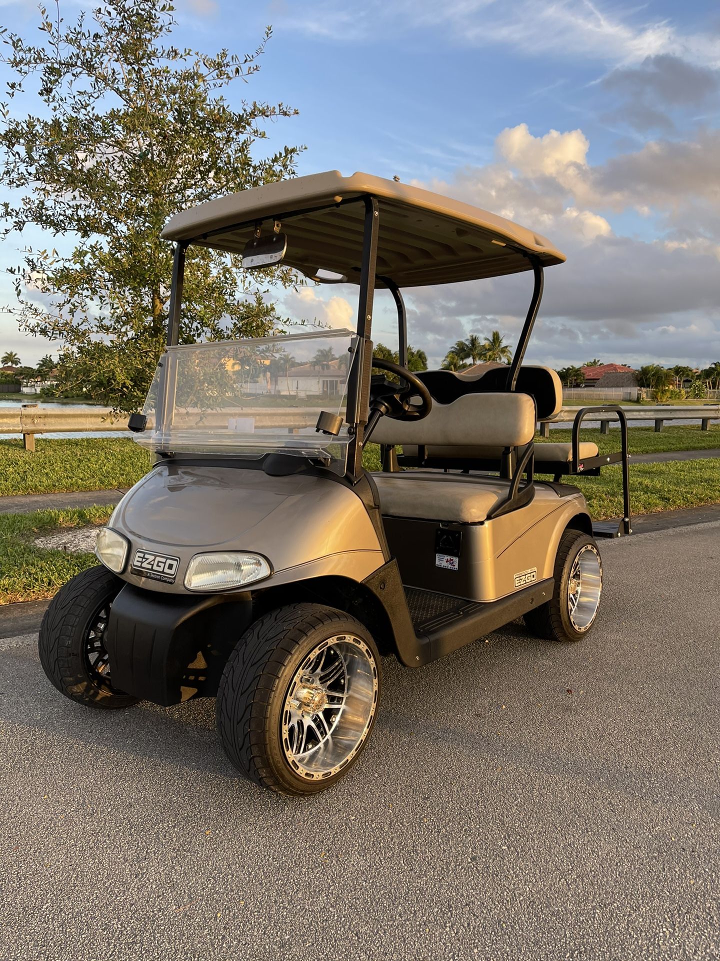 2012 EXGO RXV GOLF CART SUPER CLEAN for Sale in Miami, FL - OfferUp