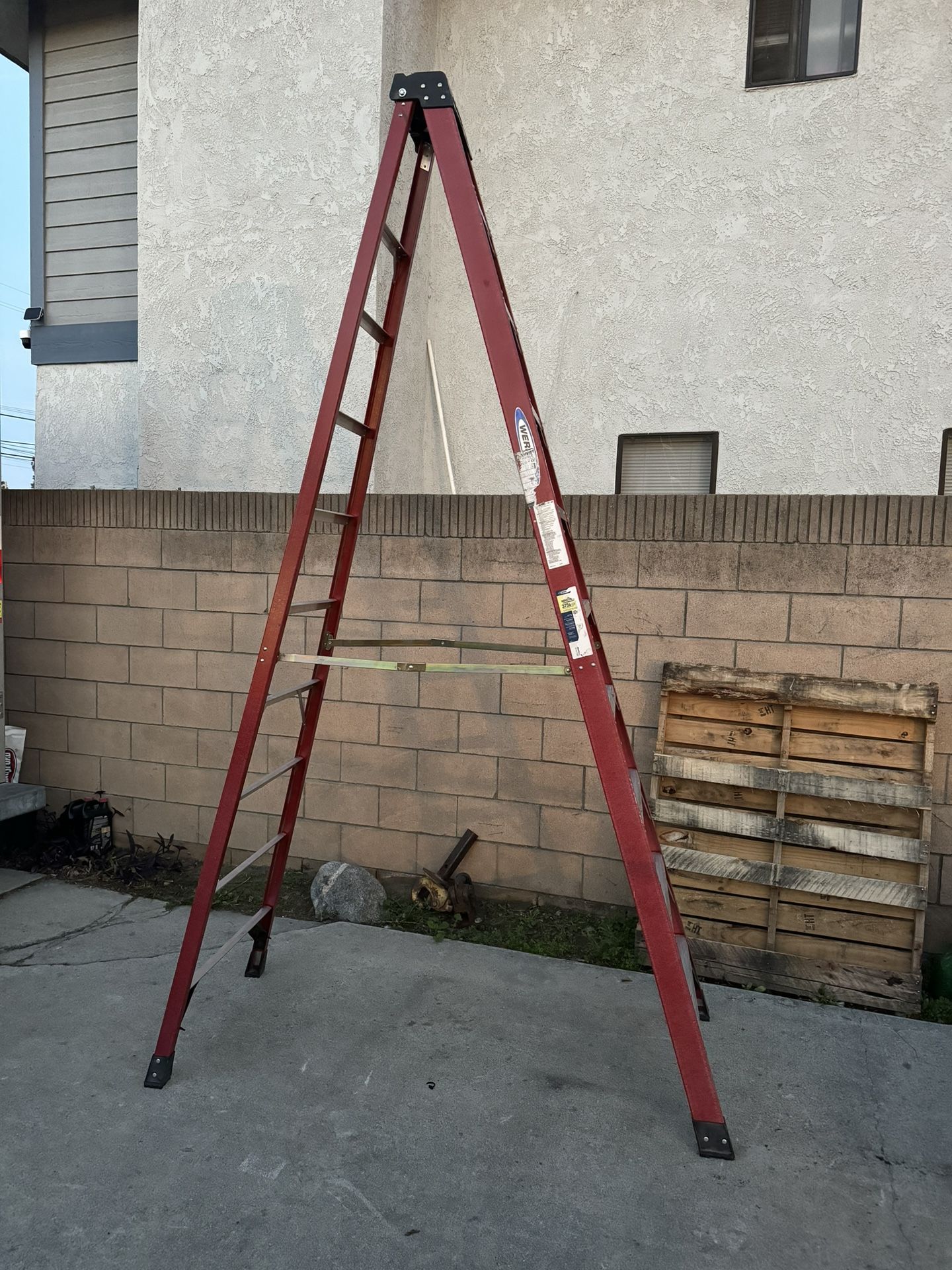 10 Ft Fiberglass A Frame Ladder for Sale in Long Beach, CA - OfferUp
