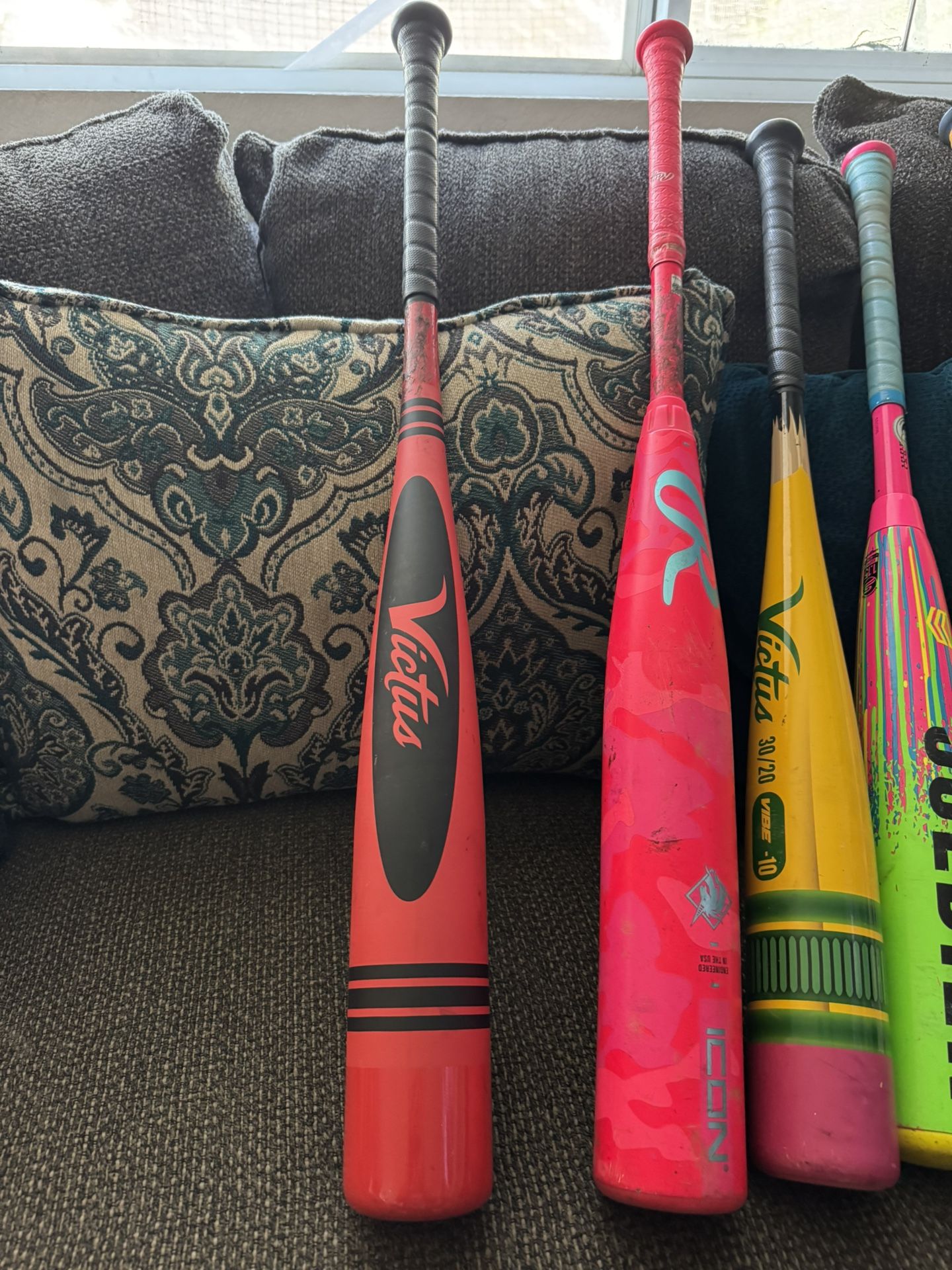 Victus Crayon Bat RBI Red USSSA 31 -8 for Sale in Chino Hills, CA - OfferUp