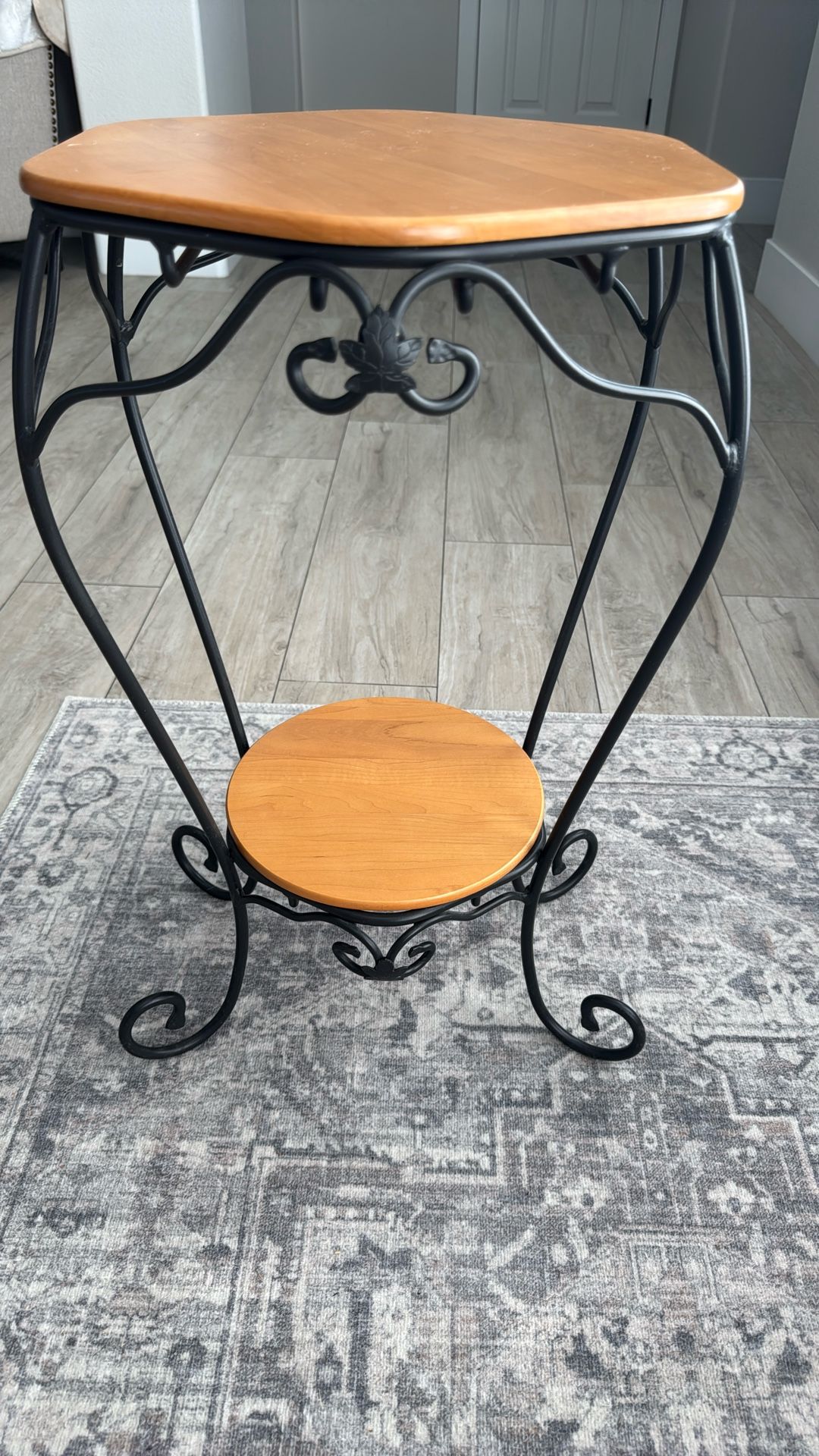 Longaberger Side Table for Sale in Las Vegas, NV - OfferUp