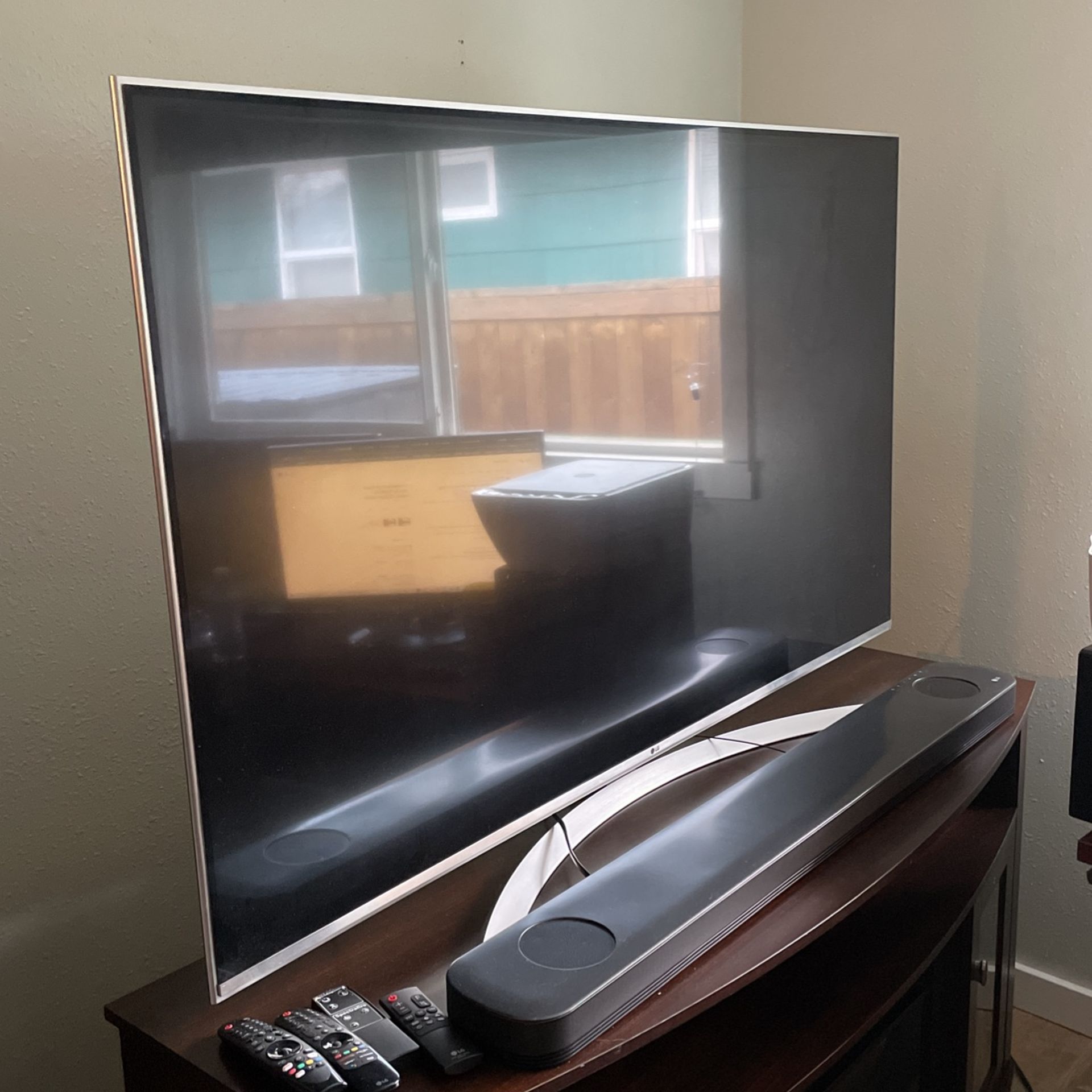 LG 65” UHD 4K 65UH8500 TV for Sale in Ruston, WA - OfferUp