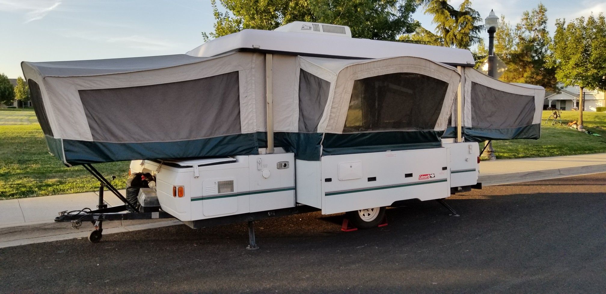 2000 Coleman Utah tent trailer With slideout! for Sale in Rocklin, CA ...