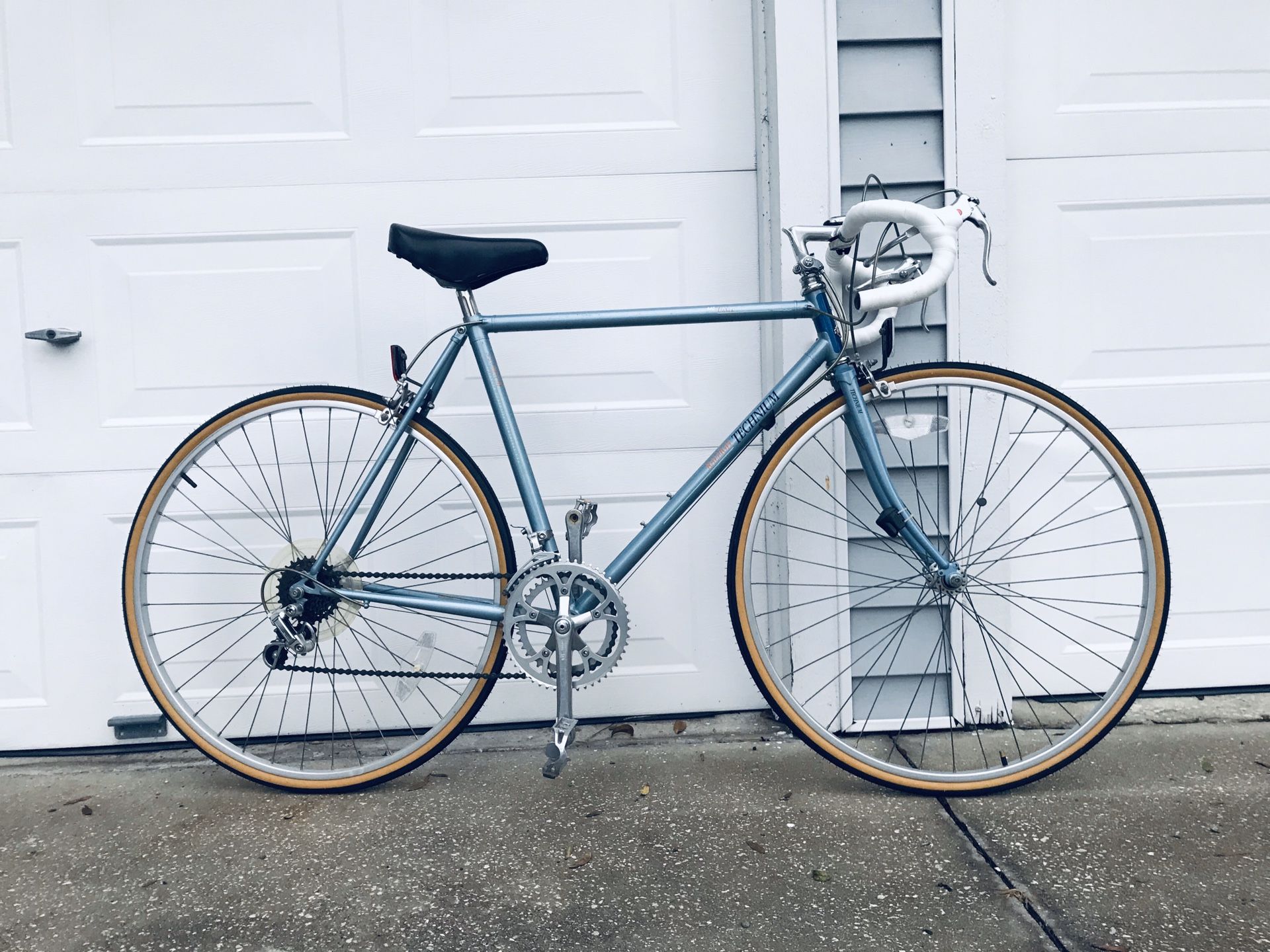 Vintage RALEIGH TECHNIUM - 12 Speed Racing/Road Bike - 22” Frame - 27”x1.25” Rims and Original ...