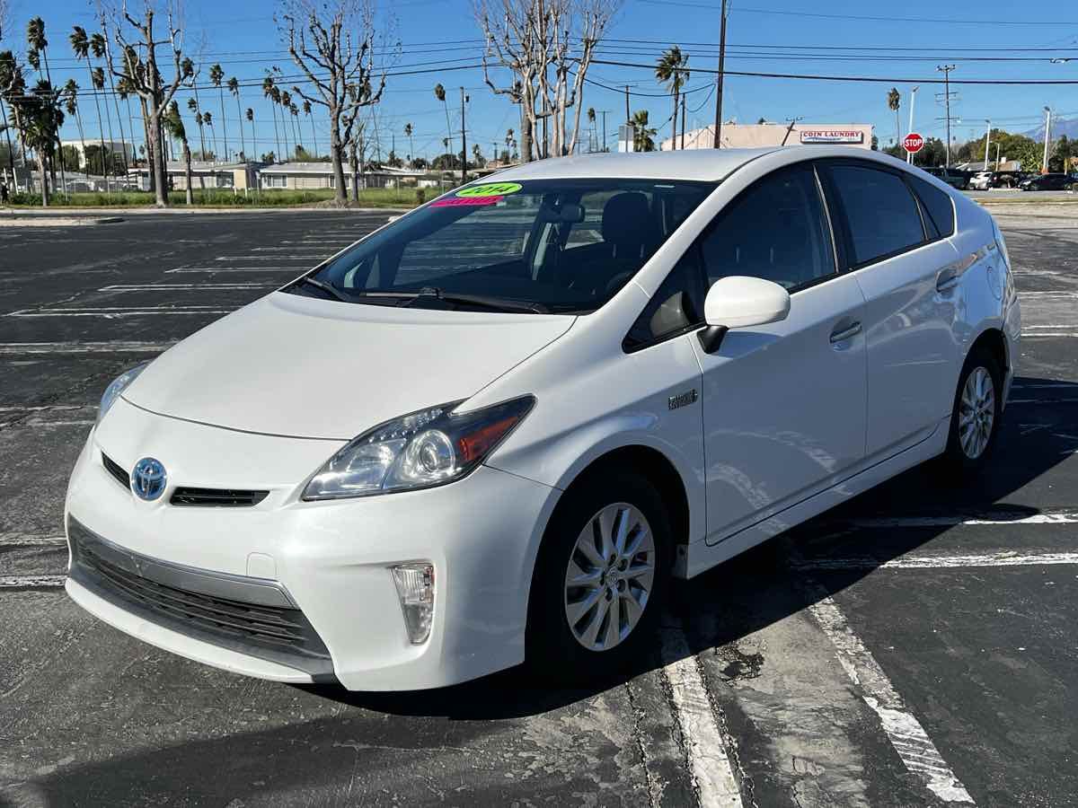 2014 Toyota Prius Plug-In for Sale in Colton, CA - OfferUp