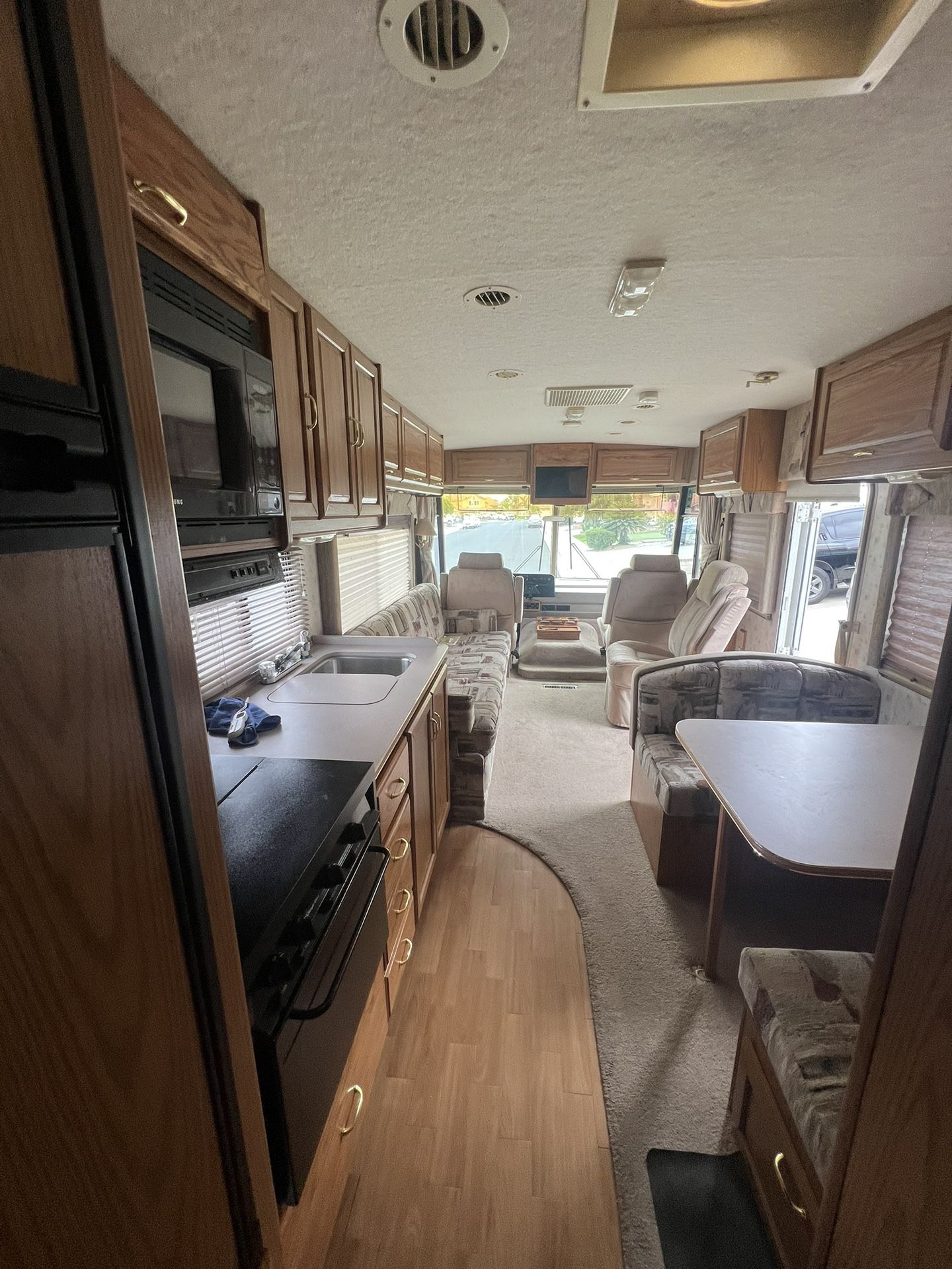 98 Winnabego Brave for Sale in Moreno Valley, CA - OfferUp