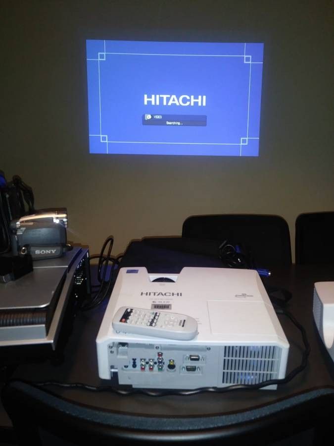 Hitachi LCD widescreen Projector 1080P HD WiFi wireless hook up Network ...