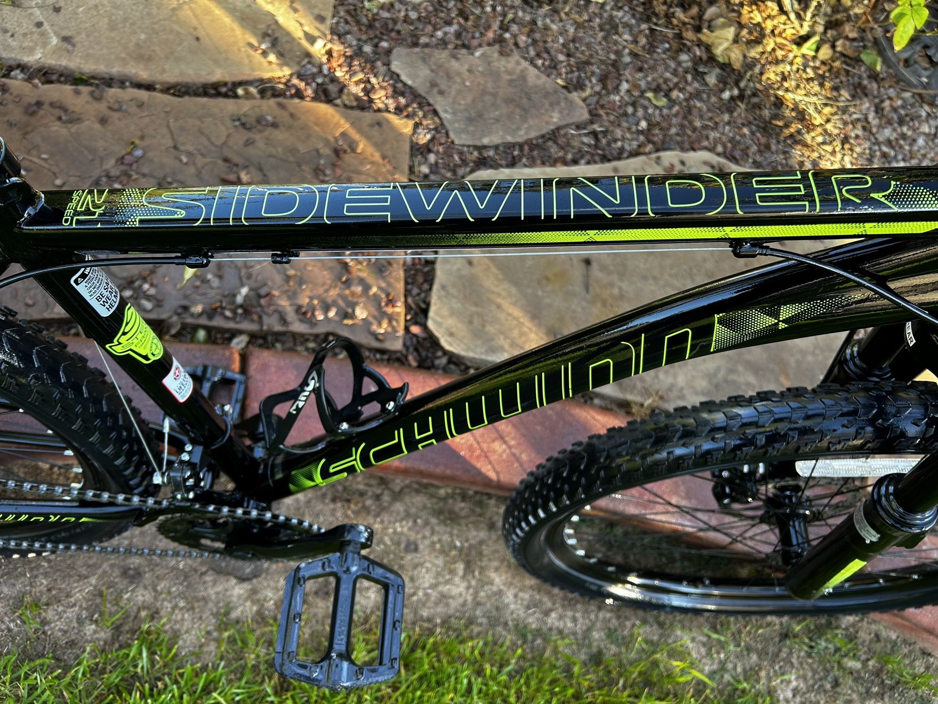 Schwinn Sidewinder 26 Mountain Bicycle with 21-Speeds, Disc Brakes, and ...