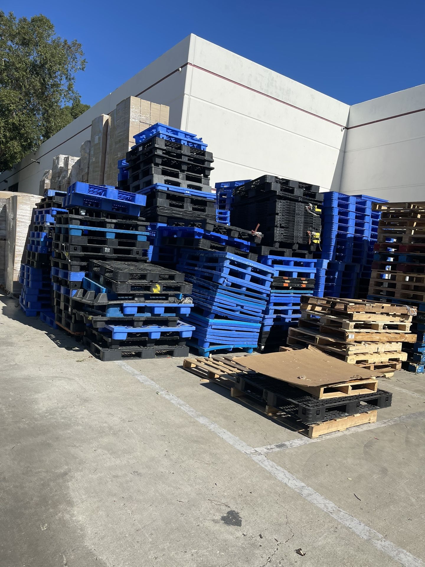 Blue/black Pallets Minimum Buy 20 Of Them for Sale in Ontario, CA - OfferUp