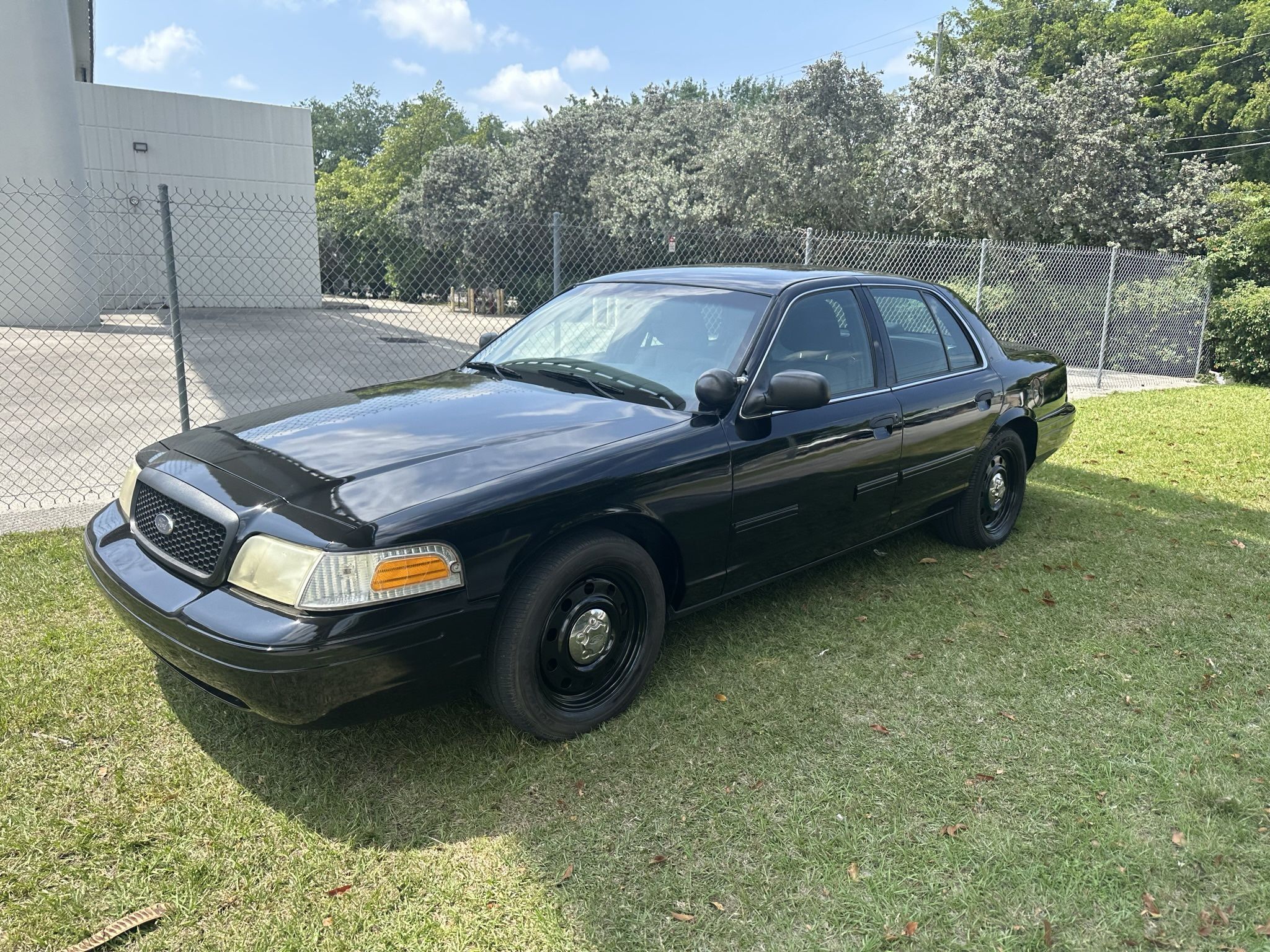 2011 Ford Crown Victoria for Sale in Miami, FL - OfferUp