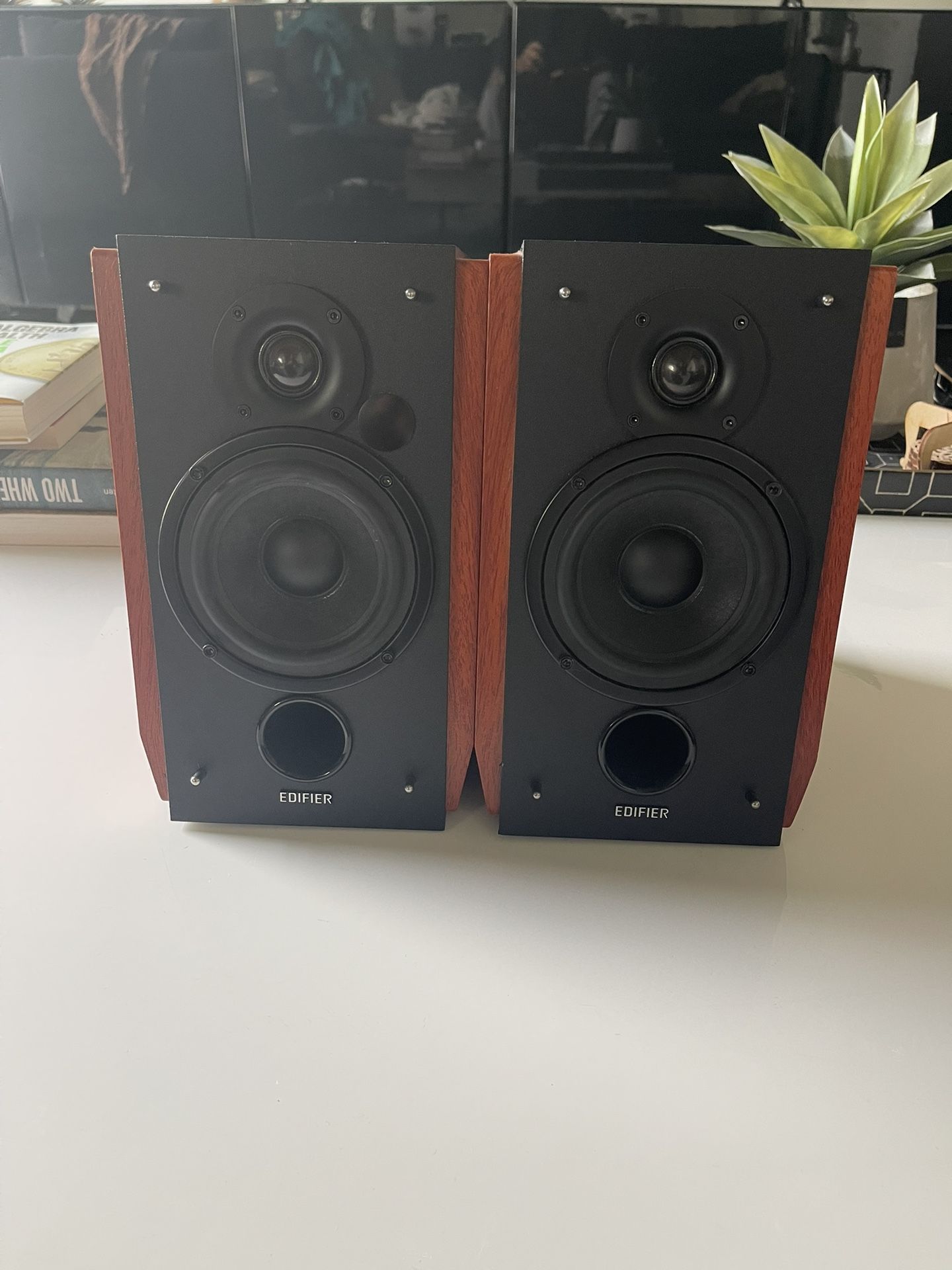 R1700BT Bluetooth Bookshelf Speaker for Sale in Los Angeles, CA - OfferUp