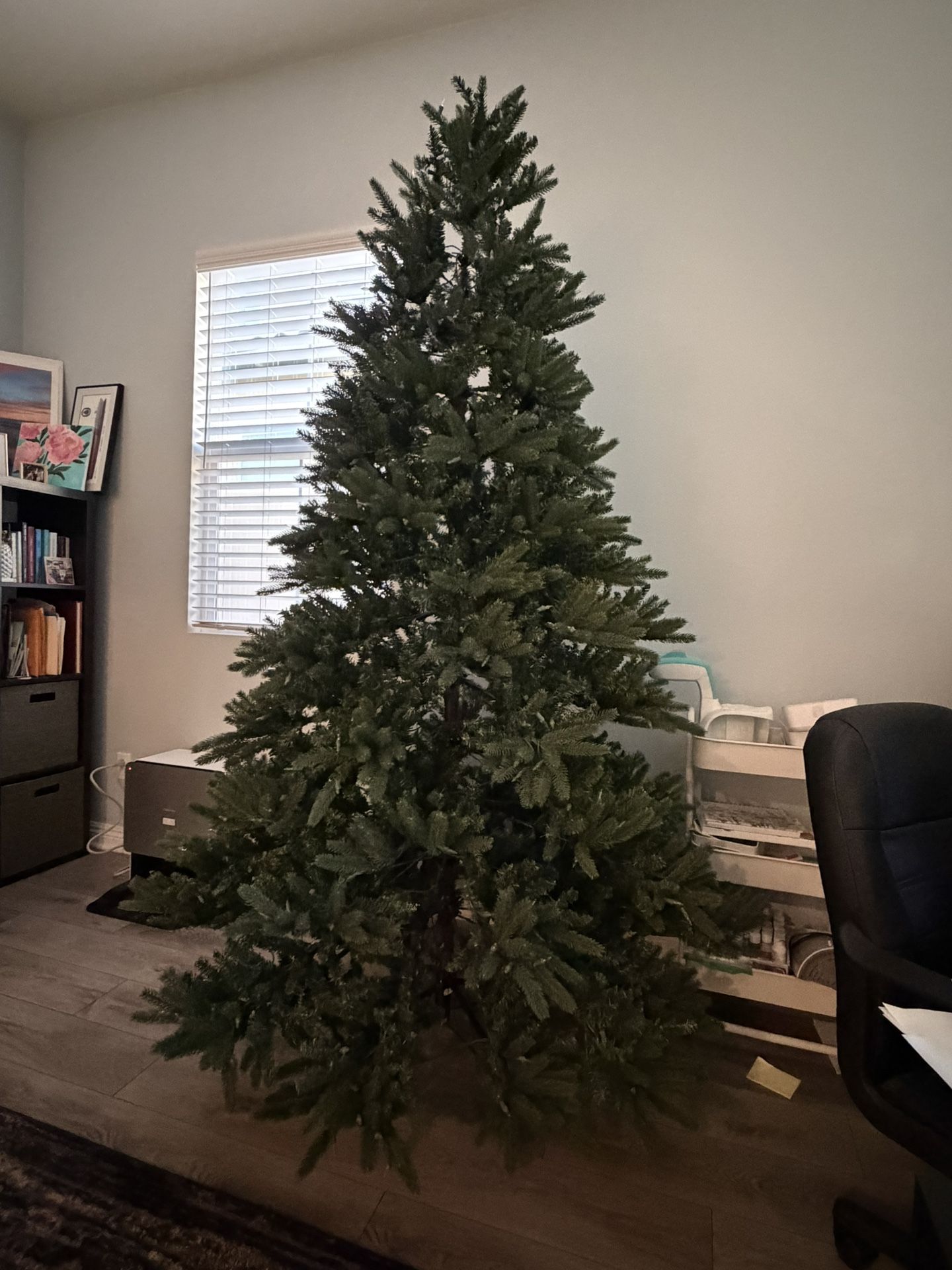 Free 7ft Christmas Tree for Sale in Chula Vista, CA - OfferUp