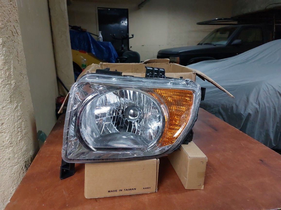 Headlight Honda Element for Sale in San Pedro, CA - OfferUp