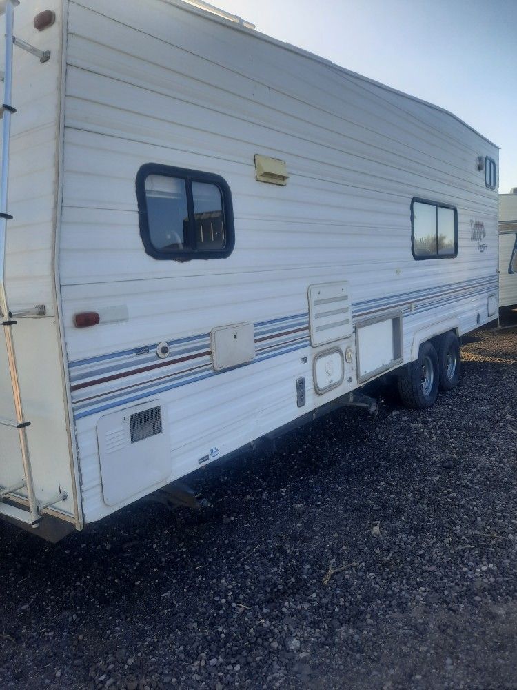 25 Ft Toyhauler 2001 Tahoe Wanderer for Sale in Mesa, AZ - OfferUp