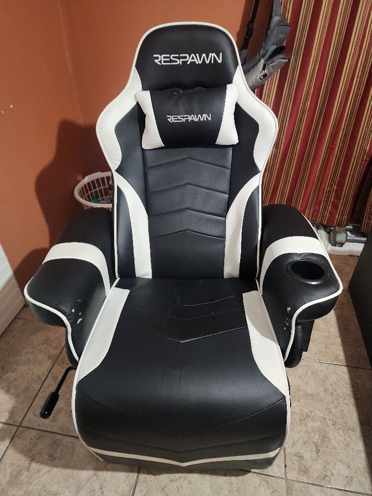 RESPAWN RSP-900 Recling gaming Chair (Black/White) for Sale in San ...