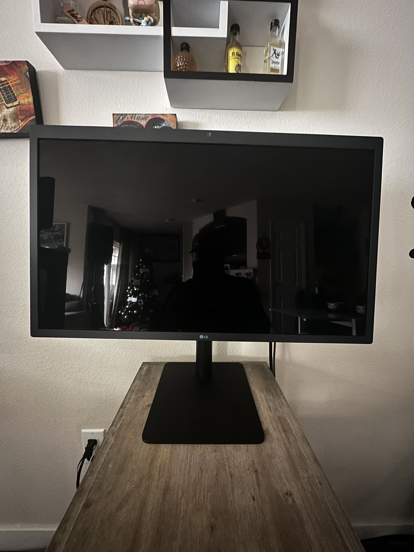LG 27MD5KL-27 “ UltraFine 5K for Sale in Everett, WA - OfferUp
