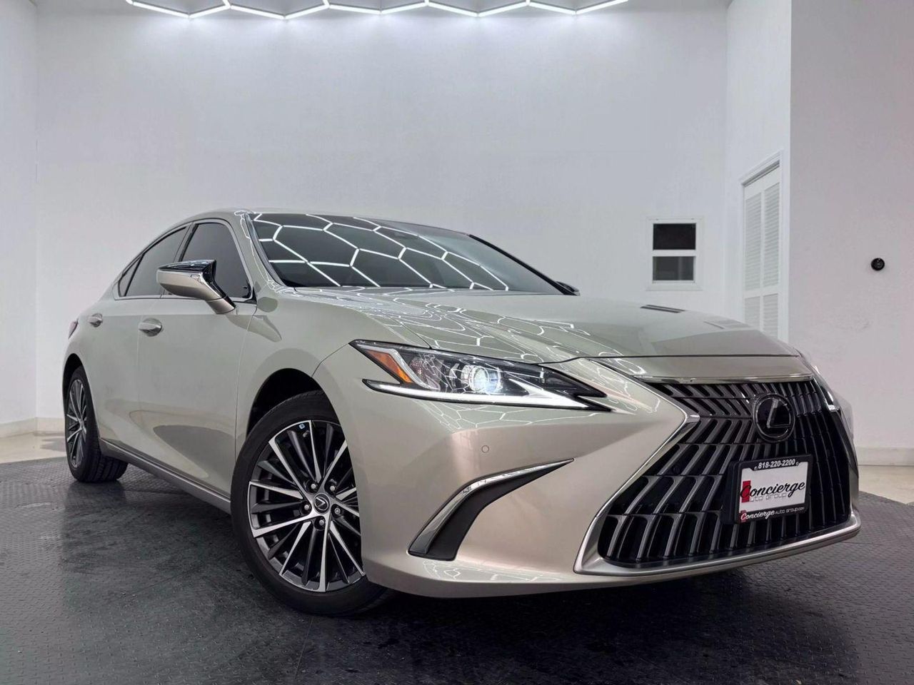 2023 Lexus ES 300h for Sale in Glendale, CA - OfferUp