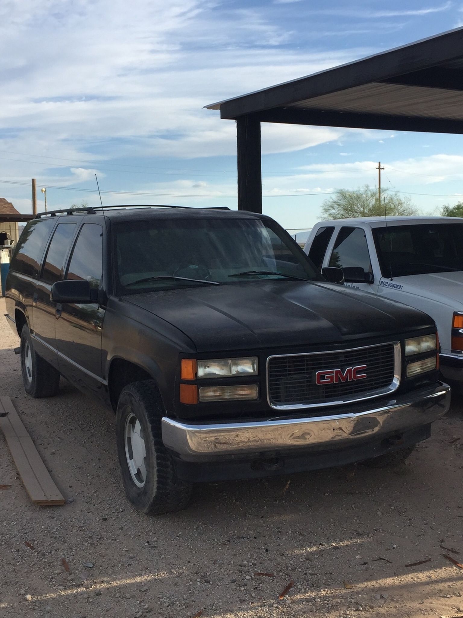 97 GMC 4x4 Suburban 1500 for Sale in Glendale, AZ - OfferUp