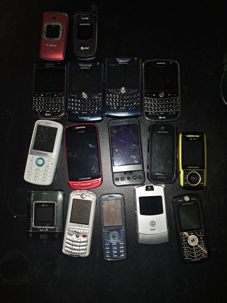 Lot Of 16 Older Cell Phones for Sale in Portland, OR - OfferUp