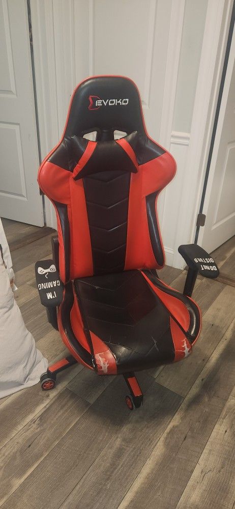 Used Gaming Chair for Sale in Ronkonkoma, NY - OfferUp