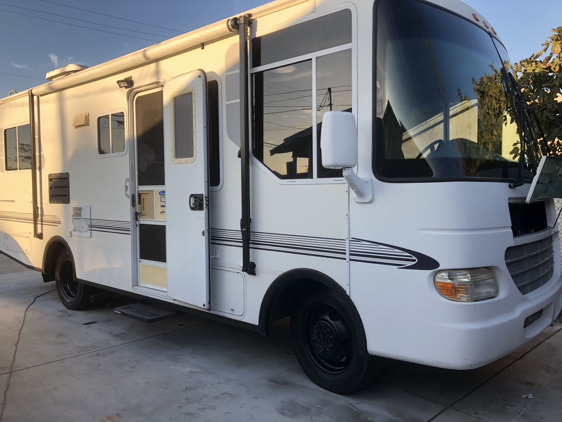2002 R-Vision trail light workhorse motorhome 25 feet for Sale in ...