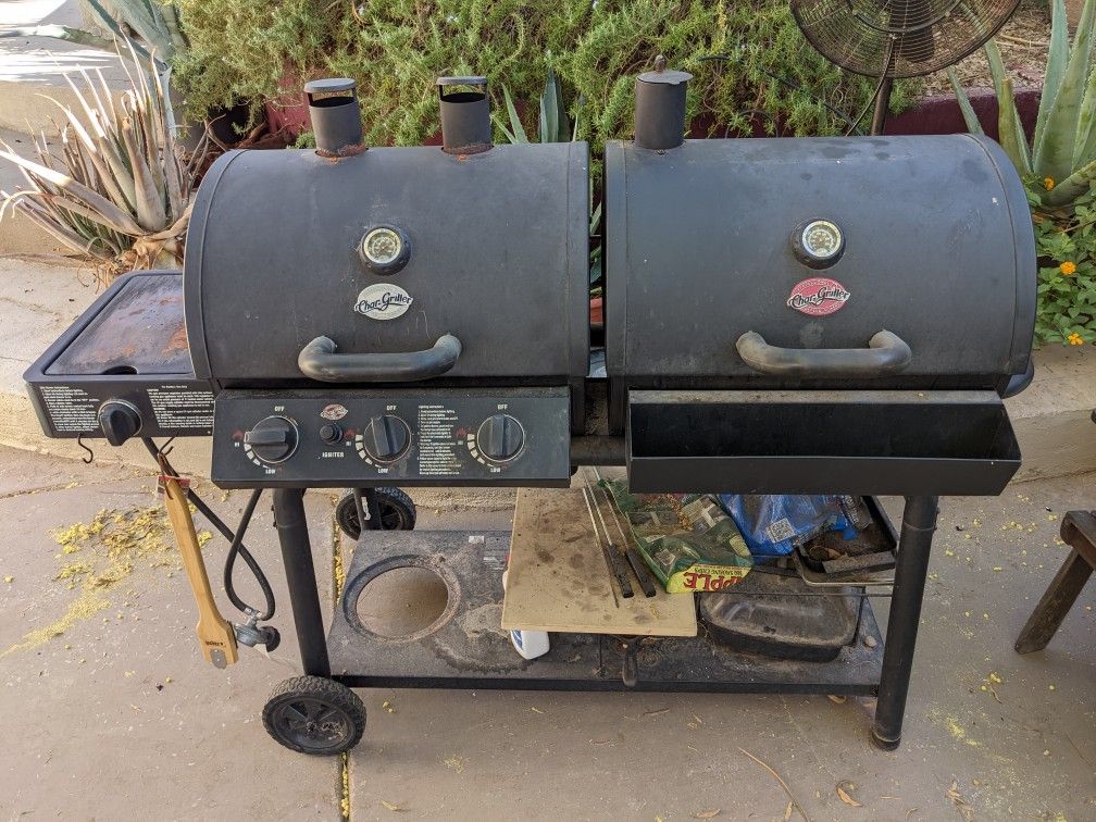Char-Griller Double Barbecue: Gas And Charcoal BBQ for Sale in Las ...
