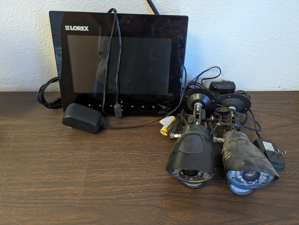 Lorex WL2930 9" Digital Monitor/DVR & (2) Lorex MC2731 Digital Wireless ...