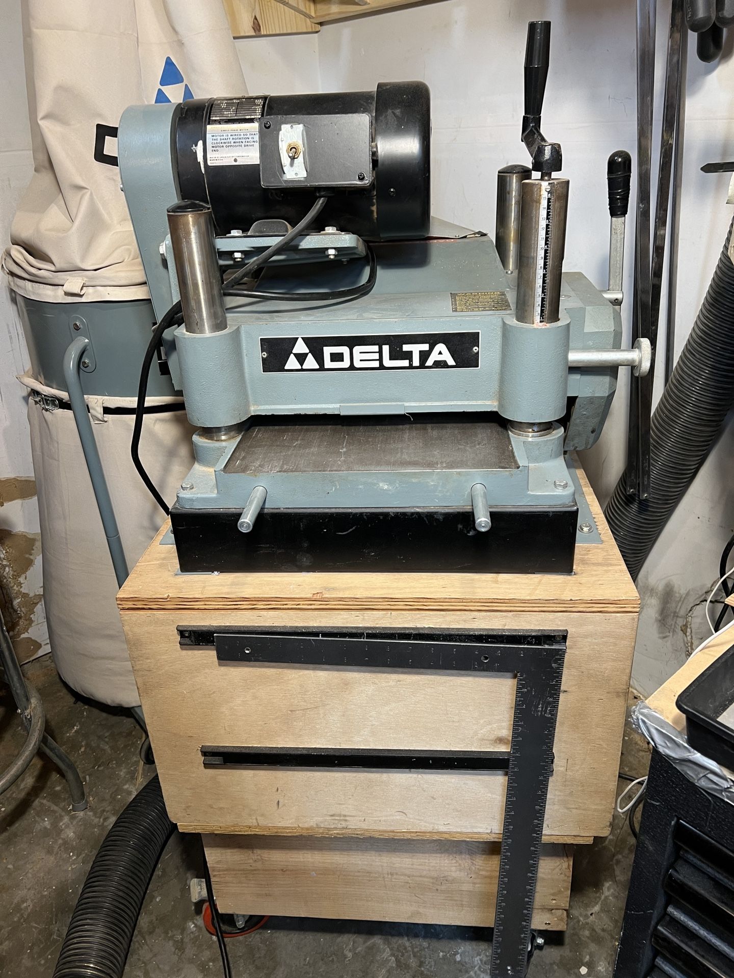 Excellent 2HP Delta Planer for Sale in Tacoma, WA - OfferUp