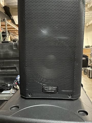 Qsc K8 Powered Speakers W/ Case - Pair for Sale in Orange, CA - OfferUp