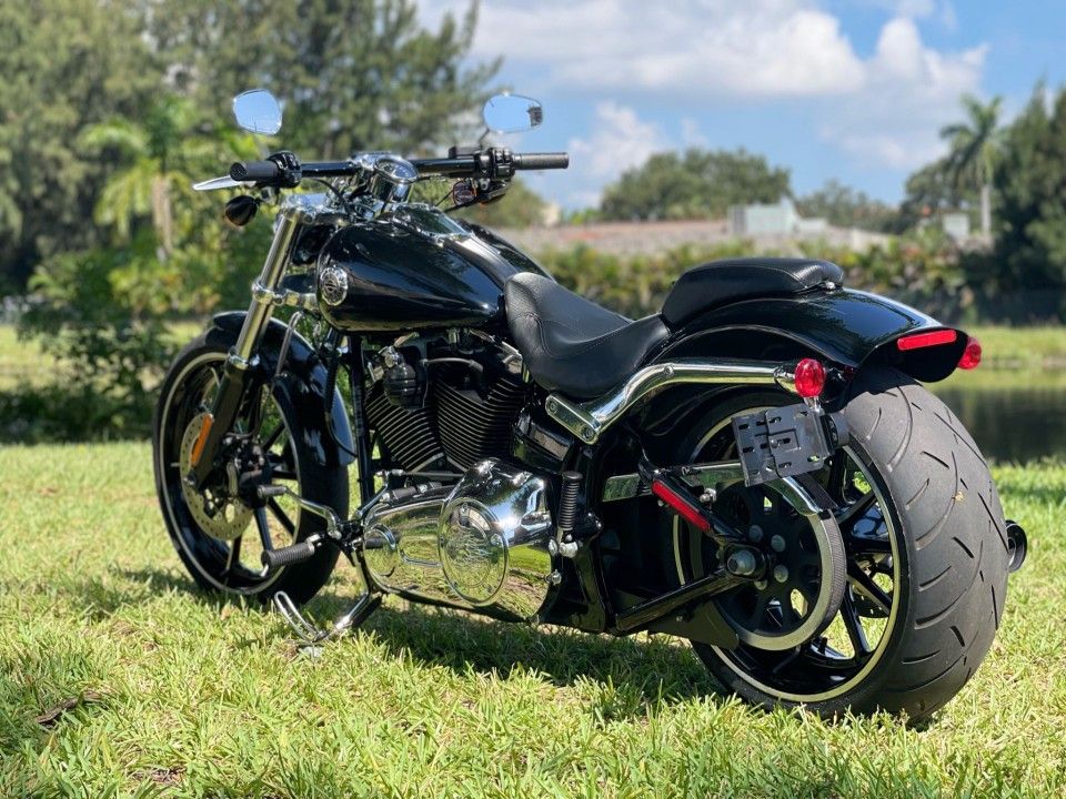 2015 HARLEY DAVIDSON BREAKOUT for Sale in Sunny Isles Beach, FL - OfferUp